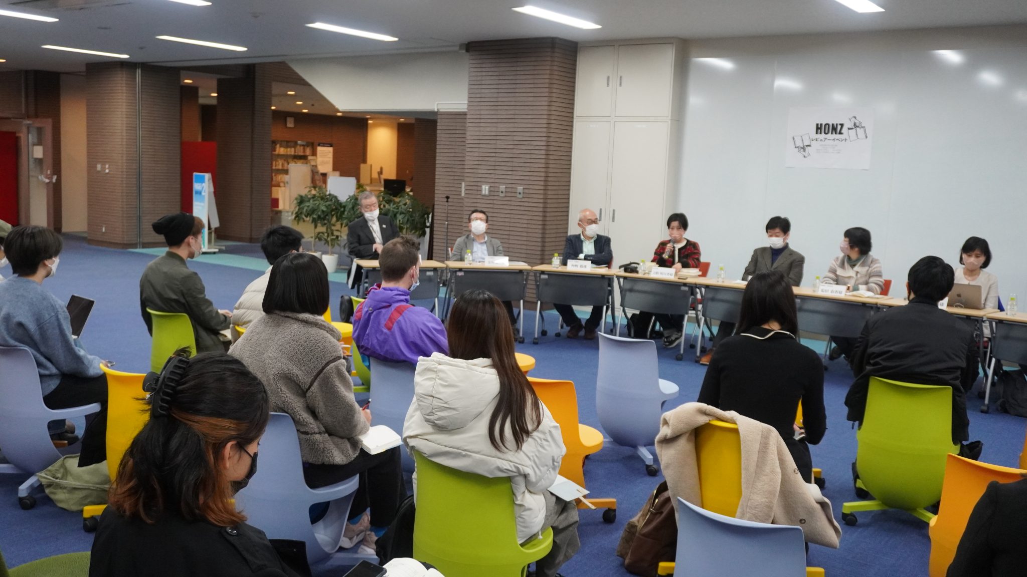 APU活動記② HONZ定番企画「2022年印象に残った本は何？」 - HONZ