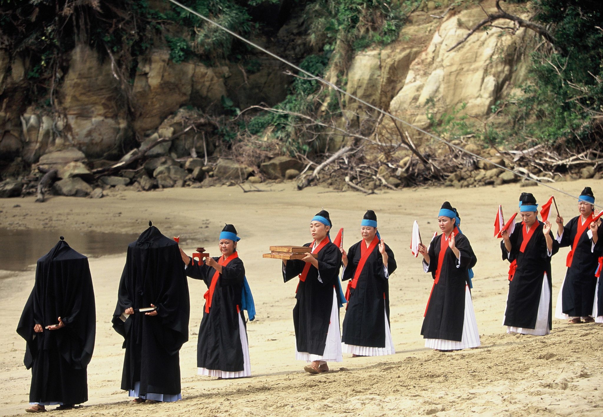 沖縄に行きたい！ また行きたい！！ 垂見健吾『めくってもめくってもオキナワ』 - HONZ